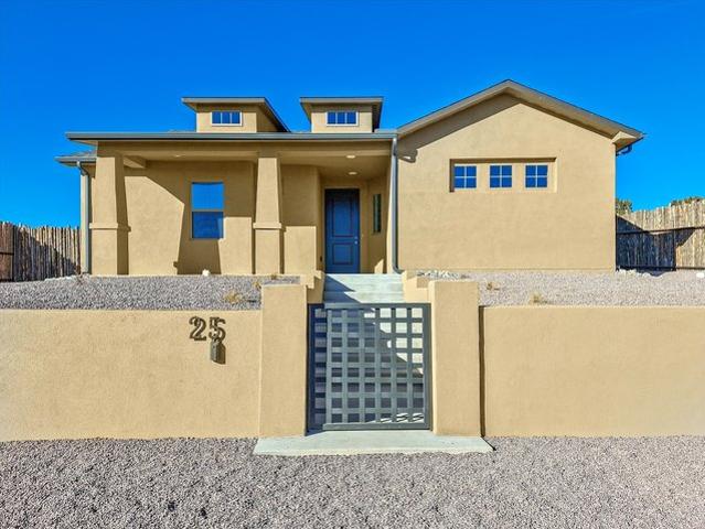 25 Flower Garland Rd, Santa Fe, NM 87508