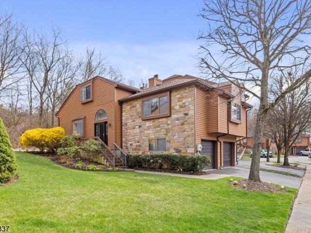25 Flintlock Ter, Rockaway, NJ 07866