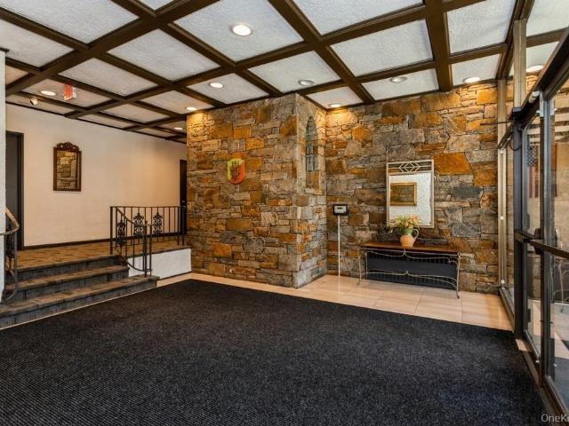 25 Franklin Avenue 2A