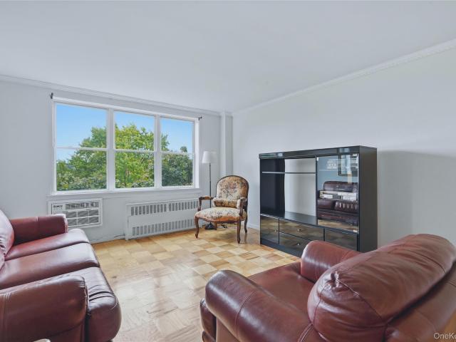 25 Franklin Avenue 6D