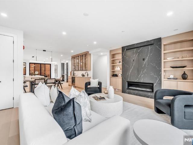 25 Garden Place # A
