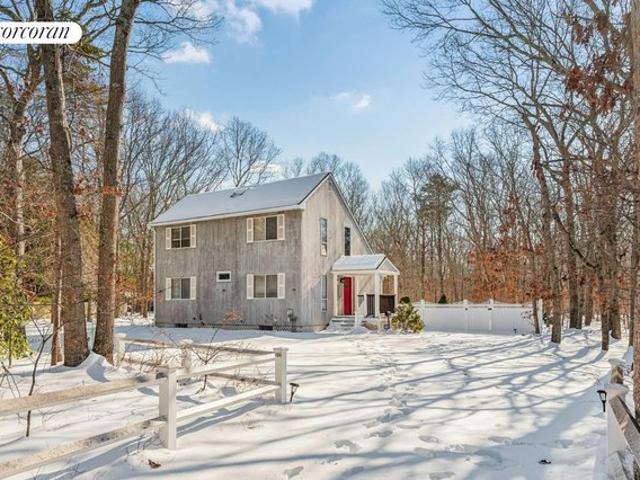 25 Georgica Woods Ln, Wainscott, NY 11975