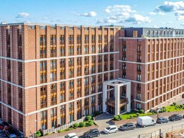 25 Grosvenor Road, Ziggurat House, St. Albans, 2 Bedroom Apartment