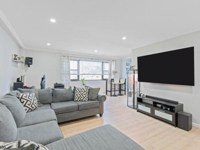 25 Grand Ave, Hackensack, NJ 07601
