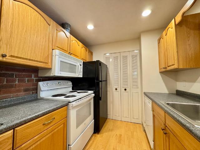 25 Greentree Ln, Unit 43, Weymouth, MA 02190 | MLS #73494 | Compass
