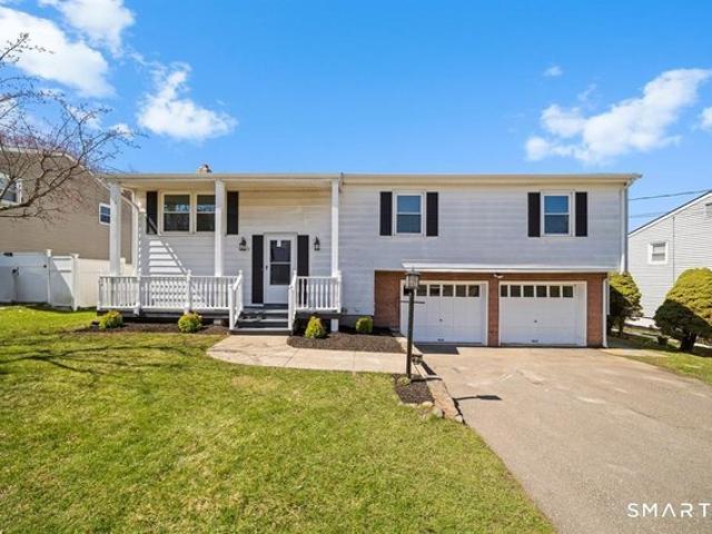 25 Greenview Dr, Waterbury, CT 06708
