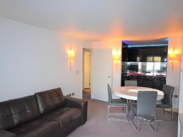 25 Gresse Street, London W1T 1 bed flat to rent £2,450 pcm £565 pw