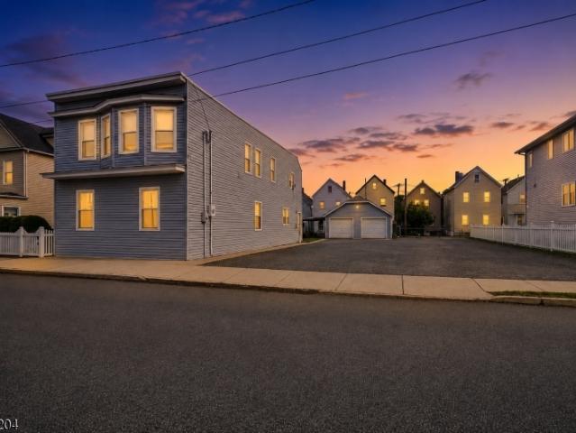 25 Grunwald St