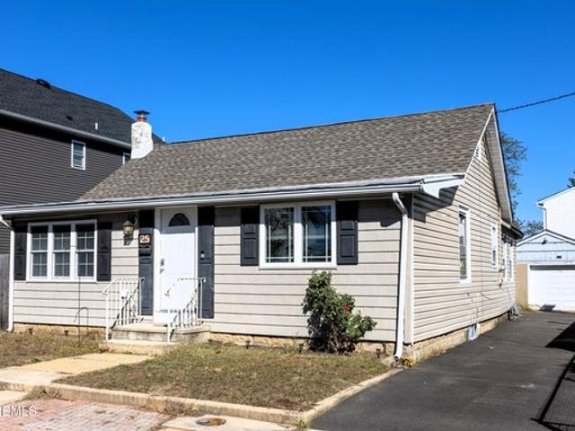 25 Hart St, Hazlet, NJ 07734