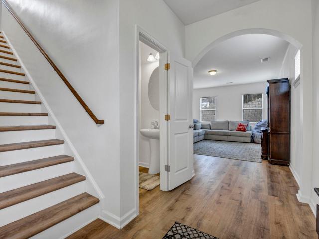 25 Heatherlaurel Court