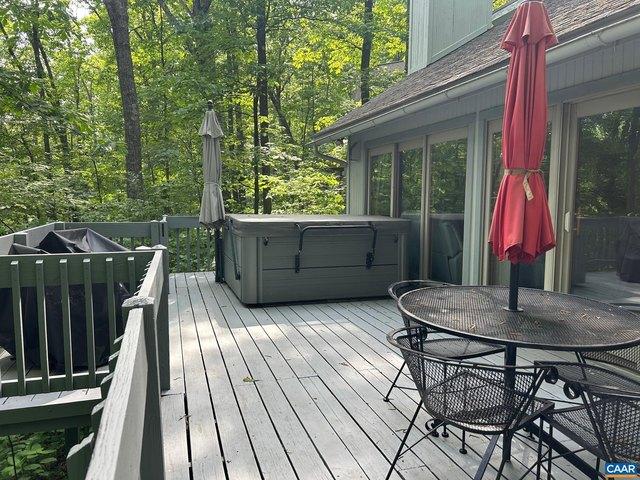 25 Hickorynut Rd, Roseland, VA 22967