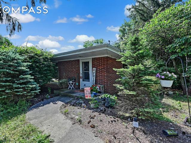 25 Hidden View Dr, Westmont, IL