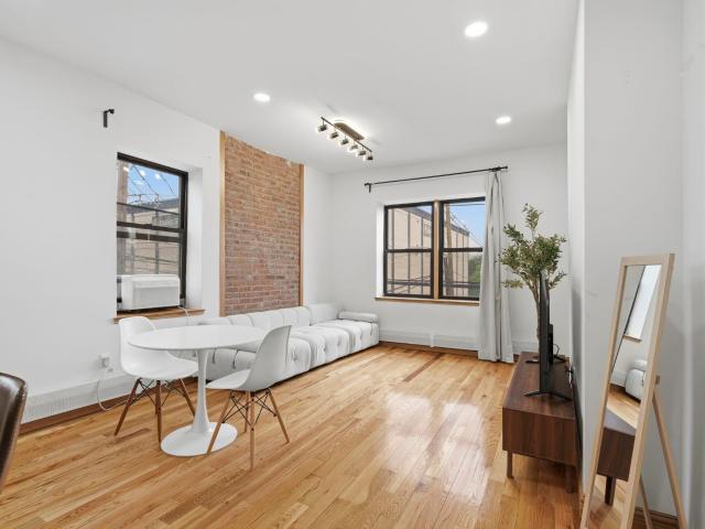 25 High St # 3