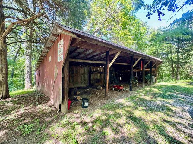 25 Hillbilly Hollar Road