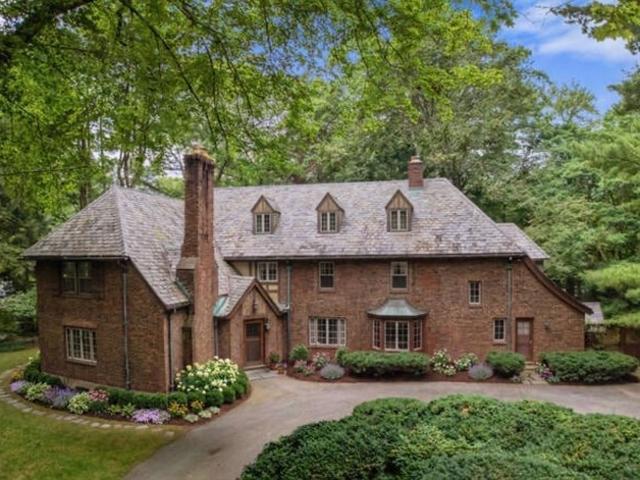 25 Hillside Rd, Wellesley, MA 02481