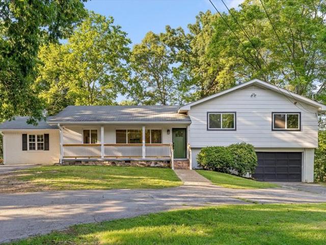 25 Holiday Ln, Chattanooga, TN 37415