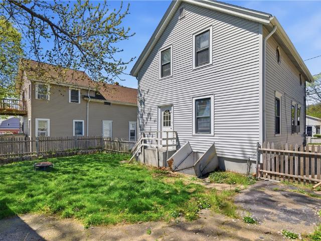 25 Hoppin Avenue