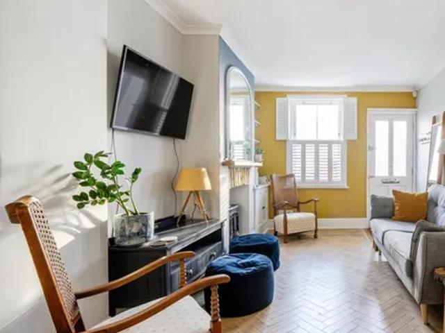 25 Hyde Road, London, TW10 6DU, United Kingdom | 2 bed house for rent #140398048 | Rentberry