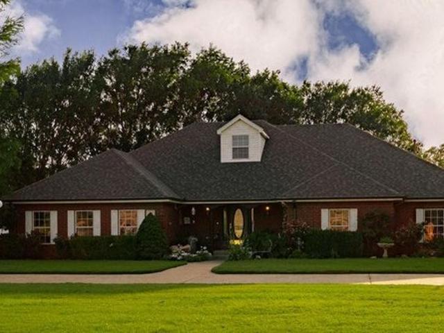 25 Independence Dr, Elk City, OK 73644