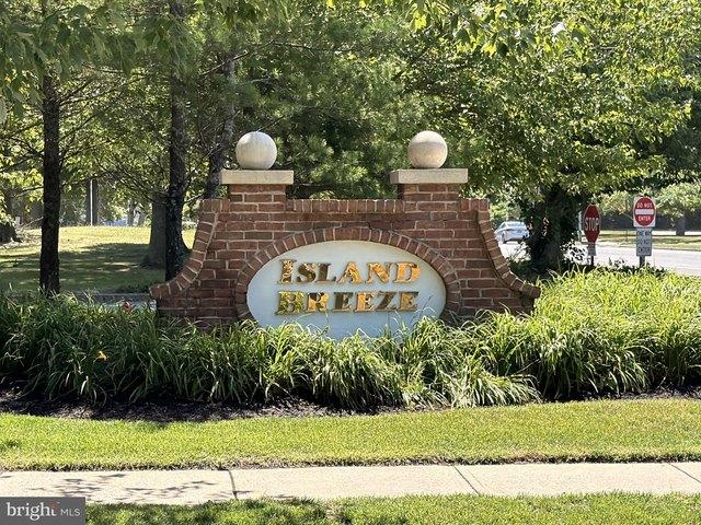 25 Island Breeze Ct, Stafford Township, NJ 08050