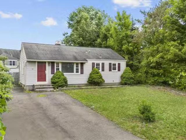 25 IVES ST, HAMDEN, CT 06518 Single Family Residence For Sale.
