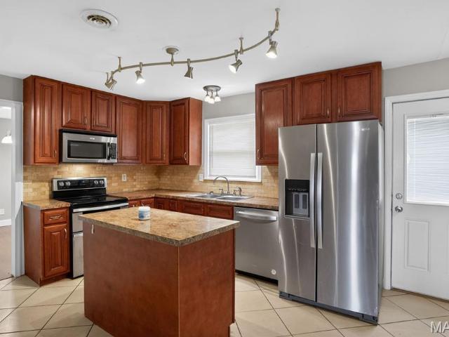 25 Jane Ct, Maryland Heights, MO 63043 | MLS #26023