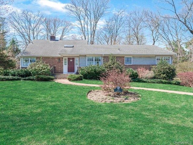 25 Jaegger Dr, Old Brookville, NY 11545