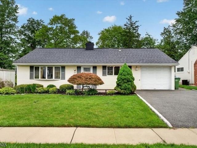 25 Kenmore Rd, Edison, NJ 08817
