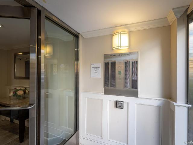 25 Knolls Crescent 3J