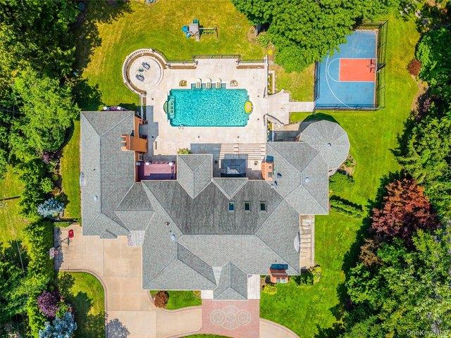 25 Lake Rd, Lake Success, NY 11020
