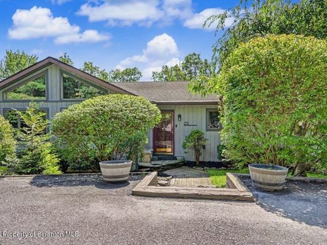 25 Lake View Dr, Tunkhannock, PA 18657