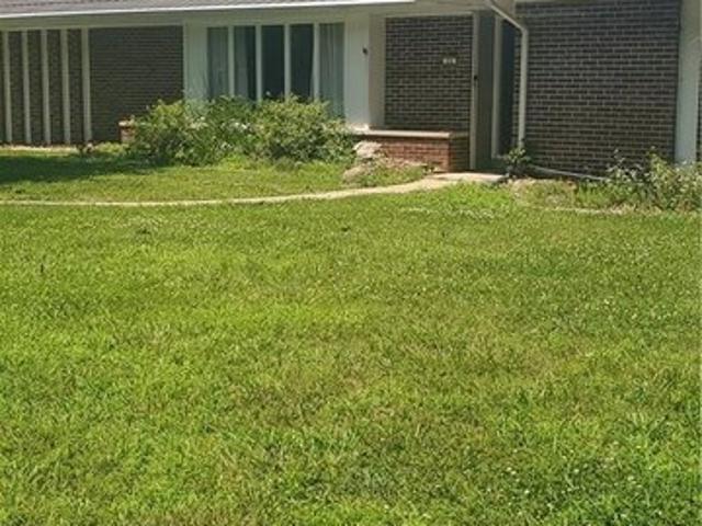 25 Lakeshore Dr, Danville, IL 61832