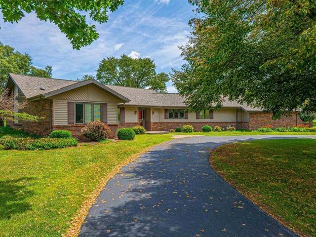 25 Lakewind Dr, Mount Pulaski, IL 62548