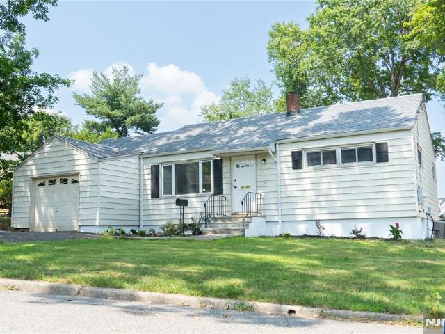 25 Lakeview Drive