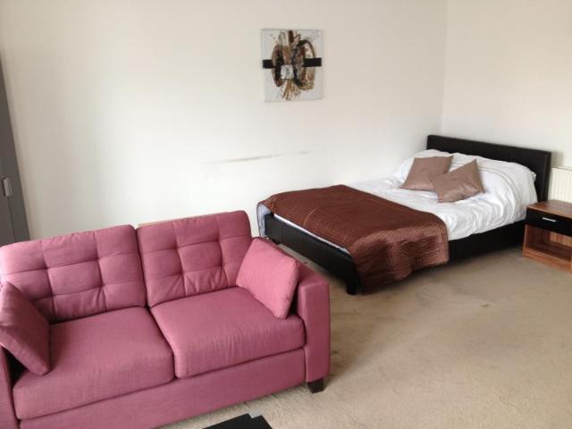 25 Larcom Street,, SE17