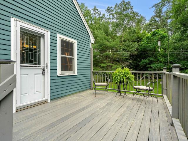 25 Lawrence Lane