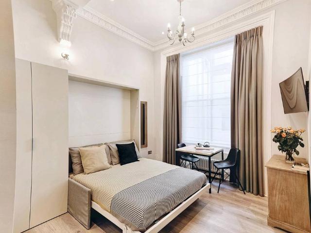 25 Linden Gardens, London W2 Studio to rent £3,228 pcm £745 pw