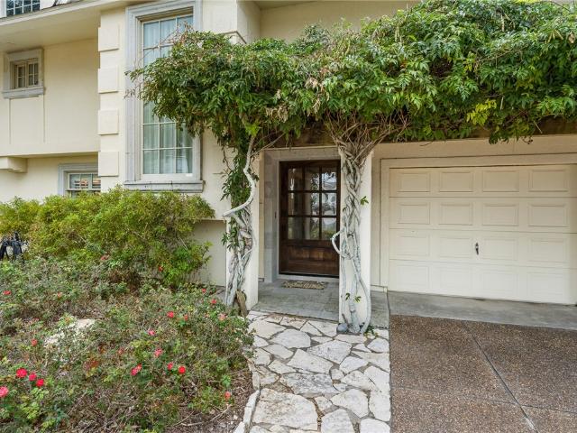 25 Luau Lane
