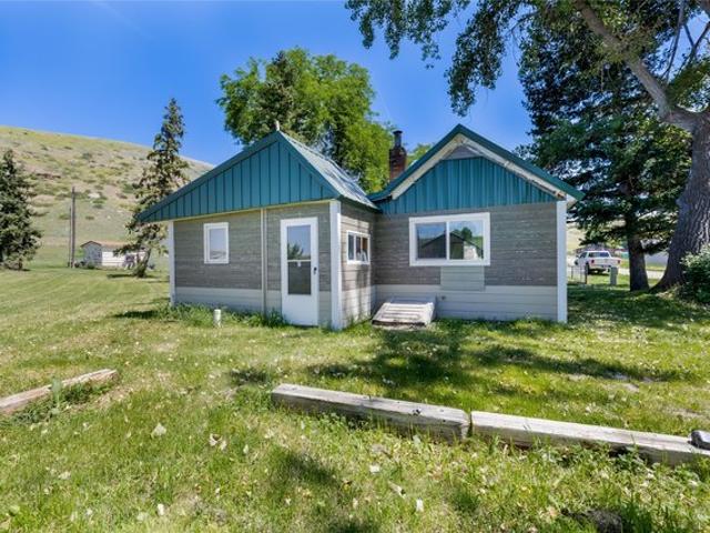 25 Luxor Ln, Sand Coulee, MT 59472