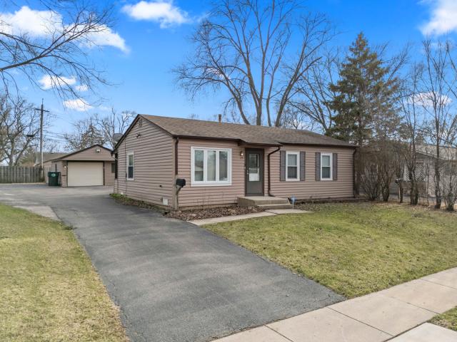 25 McCabe Dr, Streamwood, IL 60107 | MLS #12607 | Compass
