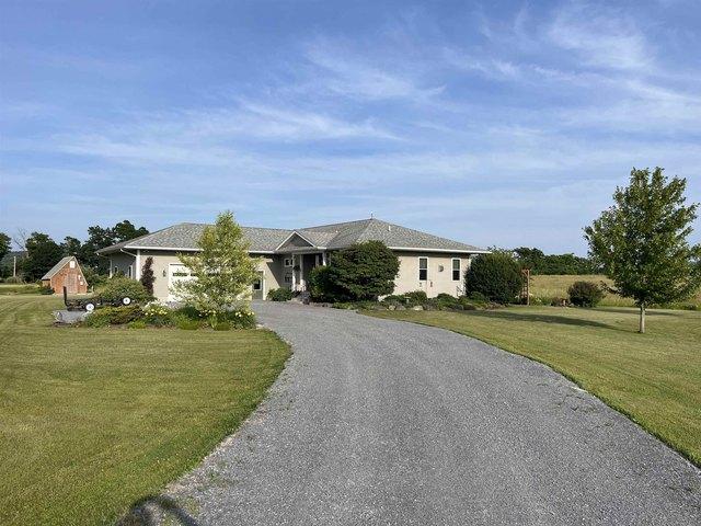 25 Mansfield View Dr, Georgia, VT 05478