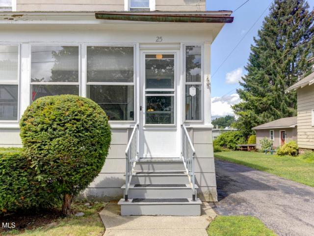 25 Maple Avenue
