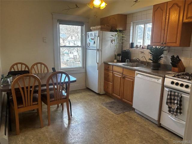 25 Martha Ter, Unit UPPR, Floral Park, NY 11001 | MLS #983076