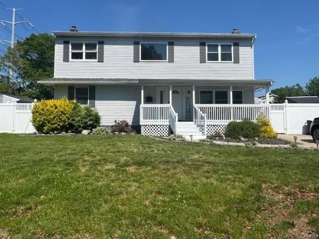 25 Marc St, Ronkonkoma, NY 11779