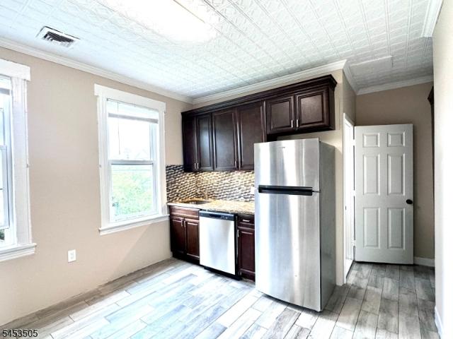 25 Market St # 3
