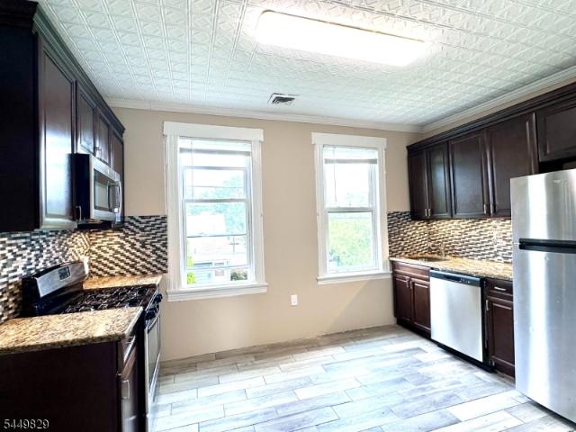 25 Market St # 3