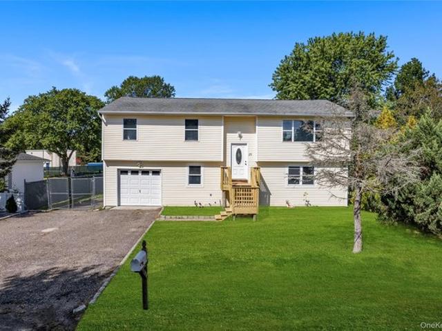 25 Marshall St, Patchogue, NY 11772