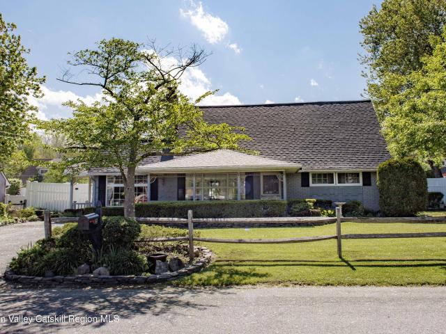 25 Meadowbrook Drive