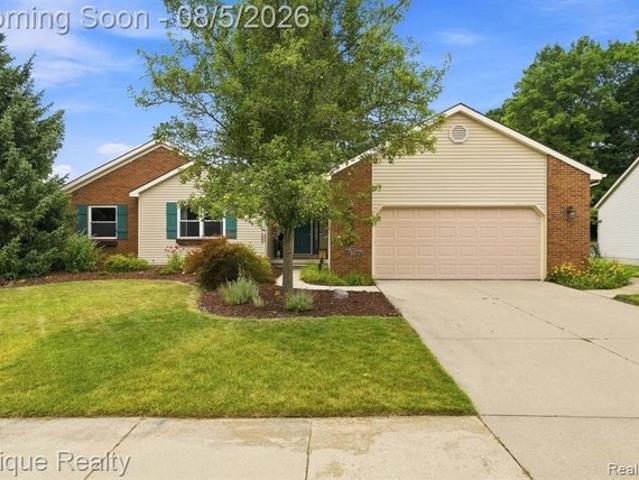 25 Melvin J Ct, Oxford Vlg, MI 48371