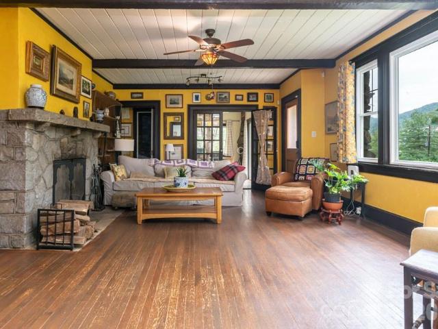 25 Mineral Springs Road